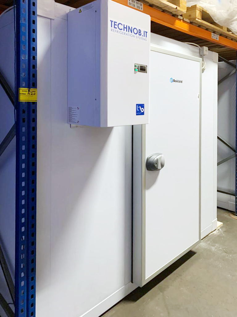 THE GREEK DELI | FREEZER ROOM WITH L-SHAPE RACKING - Boxcold United Kingdom