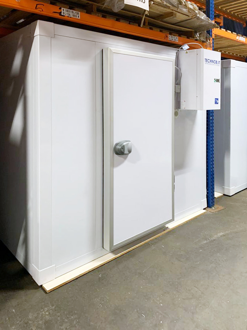 THE GREEK DELI | FREEZER ROOM WITH L-SHAPE RACKING - Boxcold United Kingdom