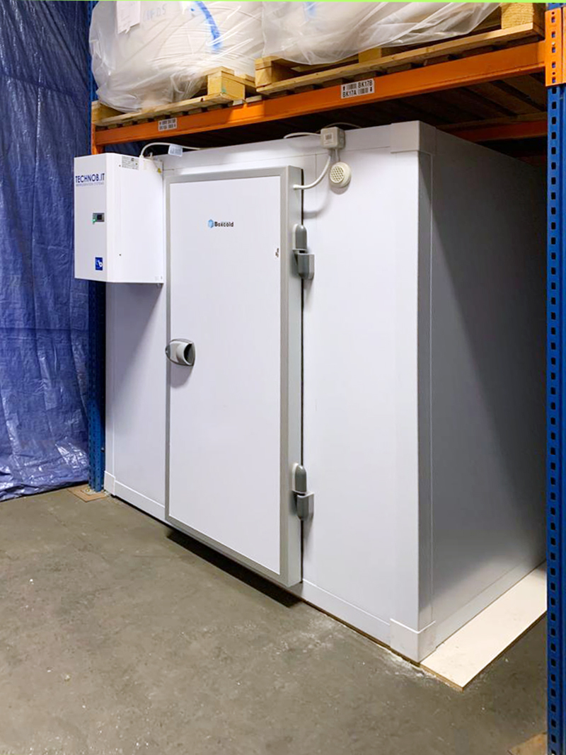 THE GREEK DELI | FREEZER ROOM WITH L-SHAPE RACKING - Boxcold United Kingdom