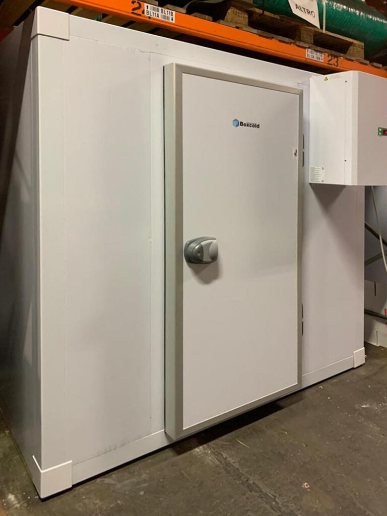THE GREEK DELI | CHILLER ROOM WITH U-SHAPE RACKING - Boxcold United Kingdom