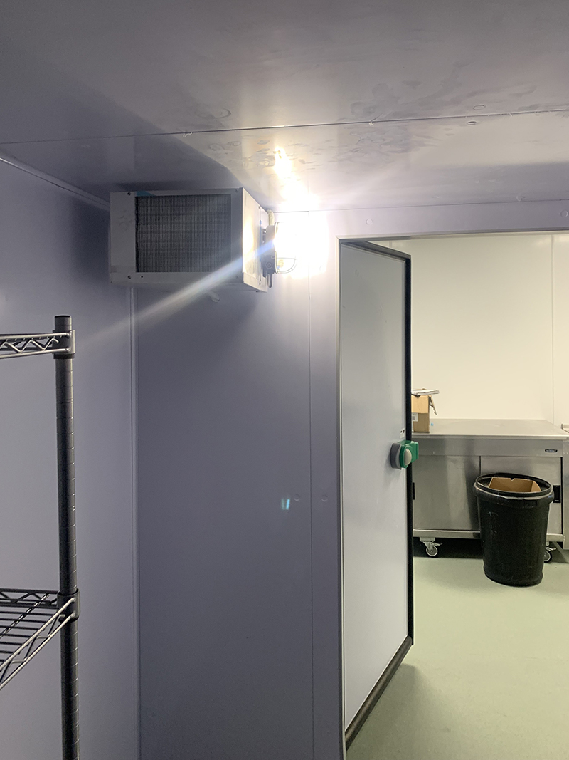 DUAL ROOM | CHILLER ROOM AND FREEZER ROOM WITH L-SHAPE RACKING ...